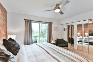 Aiglon 1742, 2 Bedrooms | Ferro/tábua de engomar, Wi-fi grátis, com decoração personalizada 