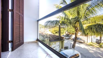 Quarto Quadruplo com Varanda | Terraço/pátio