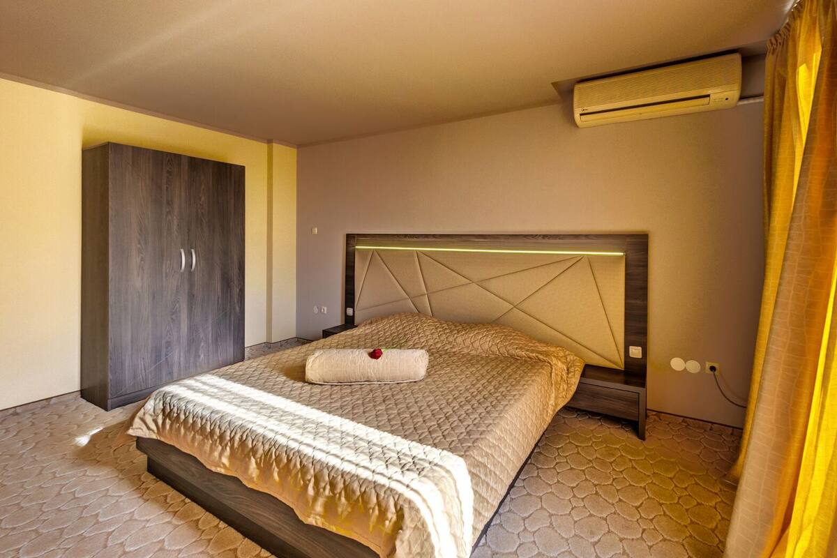 Estúdio Deluxe, varanda, Vista para a cidade | Minibar, secretária, ferro/tábua de engomar 
