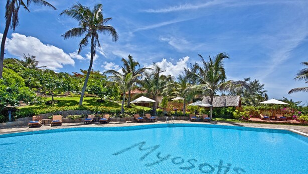 2 piscinas exteriores 