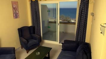 Um polibã, toalhas fornecidas, papel higiénico