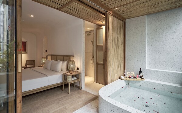 Quarto Júnior | Minibar, cofre no quarto, secretária, Wi-fi grátis