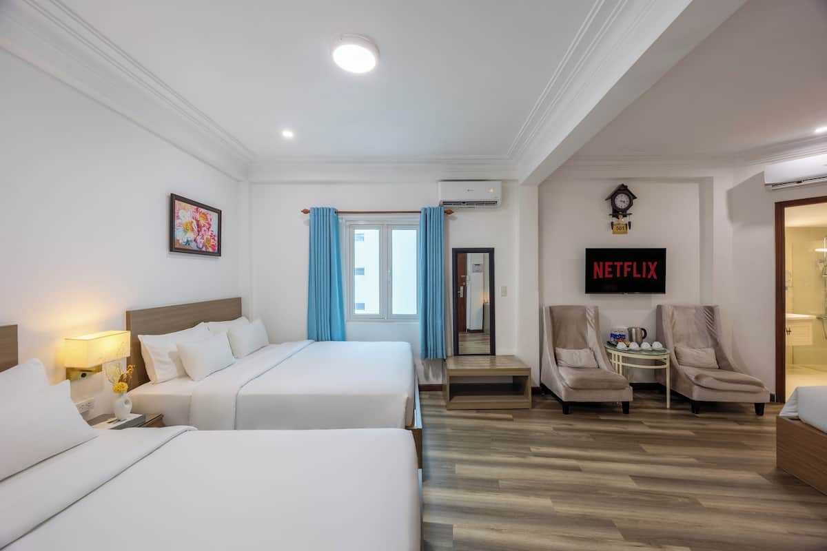 Suite VIP room | Minibar, cofre no quarto, cortinas/cortinados opacos