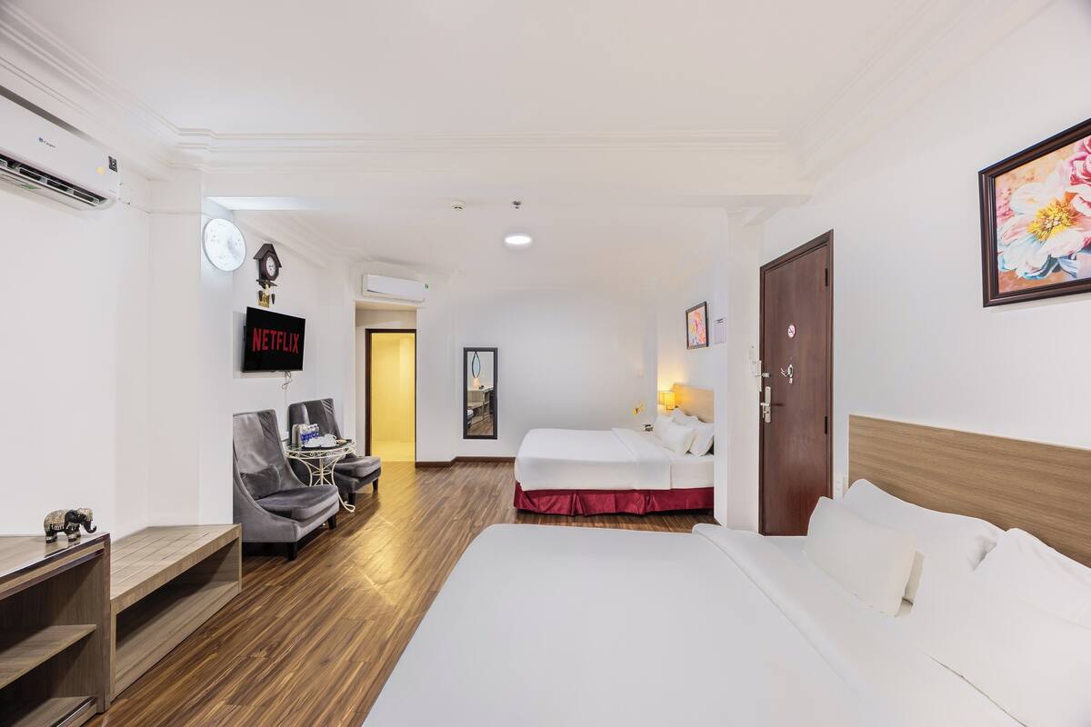 Quarto Familiar | Minibar, cofre no quarto, cortinas/cortinados opacos