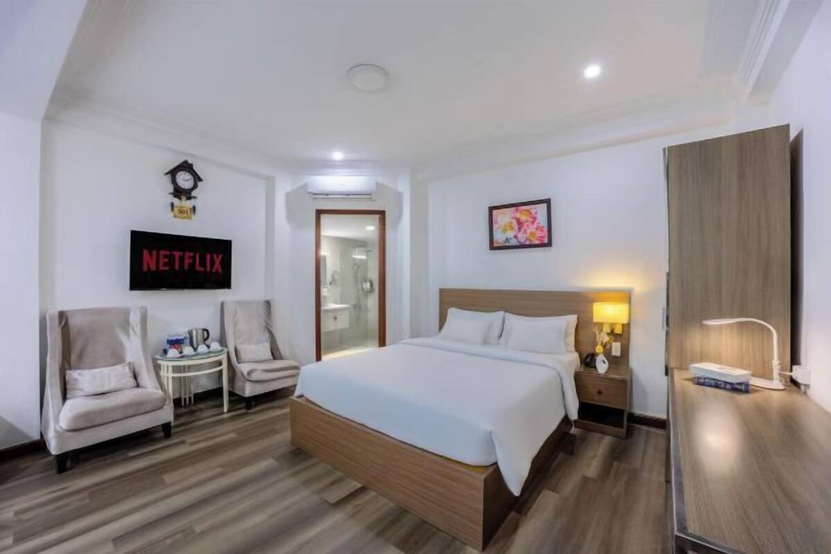 Minibar, cofre no quarto, cortinas/cortinados opacos