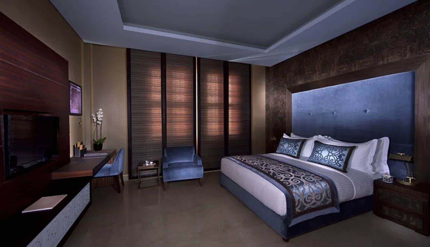 Minibar, cofre no quarto, berços/camas para crianças grátis 