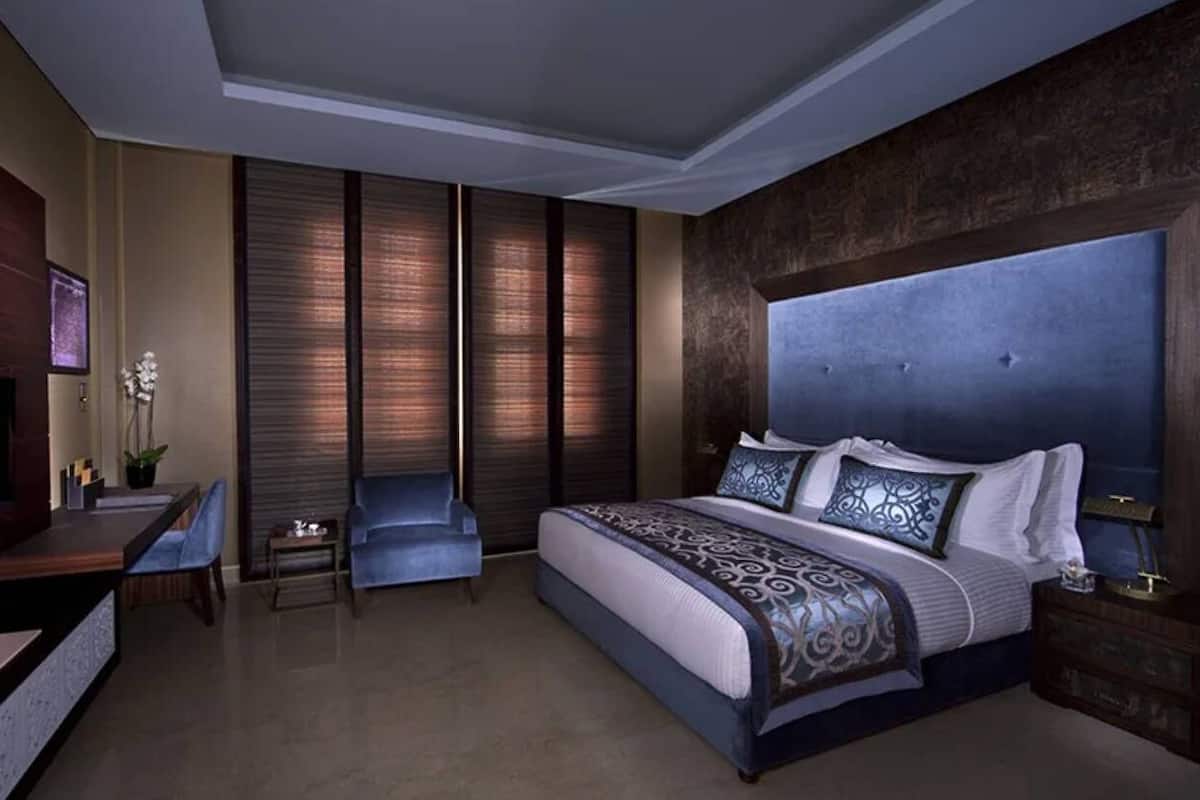 Minibar, cofre no quarto, berços/camas para crianças grátis
