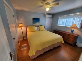 Bungalow, 1 quarto, cozinha (1 King Bed) | Com decoração personalizada, Wi-fi grátis, roupa de cama fornecida