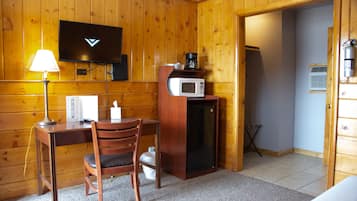 Quarto (Standard King Room) | Sala de estar | Televisor