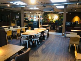 Café da manhã self-service grátis todos os dias