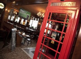 3 bares/lounges, este pub, este bar com adega tradicional 