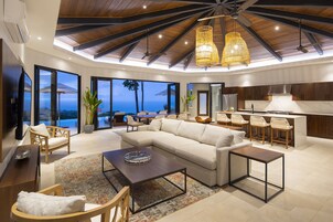 Deluxe House, 4 Bedrooms, Private Pool, CASA DE LAS CASAS | Sala | Televisor de ecrã plano de 40 polegadas com canais por cabo, televisor 