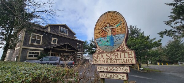 Sea Sprite On The Estuary - Cannon Beach, OR