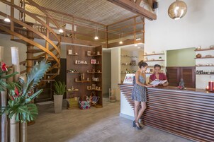 Salas para tratamentos a dois, sauna seca, banheira de hidromassagem