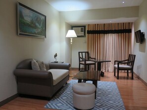 Suite Executiva | Roupa de alta qualidade, cofre no quarto, com decoração personalizada 