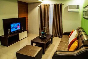 Suíte (Apartment) | Sala de estar | TV de tela plana