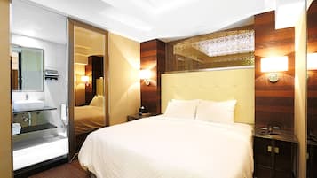 Quarto casal | Cofres nos quartos, Wi-Fi de cortesia, roupa de cama