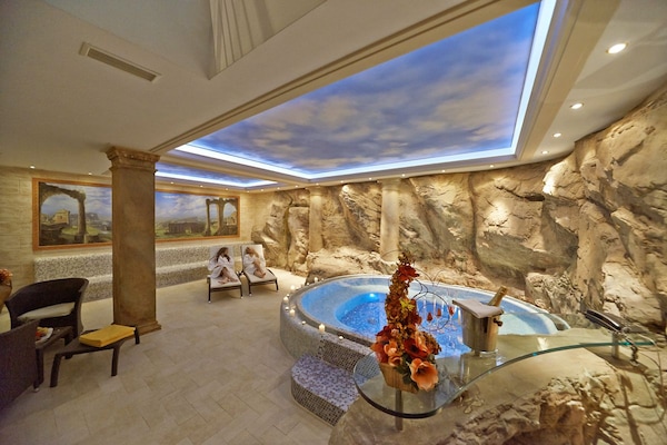 Banheira de hidromassagem interior