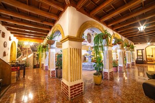 TV LED 32 polegadas com canais a cabo, TV, filmes pagos