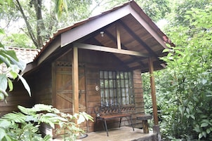 Quarto Básico, 1 quarto, não fumadores, vista para o jardim | Cofre no quarto, secretária
