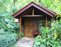 Quarto Básico, 1 quarto, não fumadores, vista para o jardim | Cofre no quarto, roupa de cama fornecida 