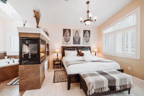 Roupas de cama premium, cofres nos quartos, individualmente decorados