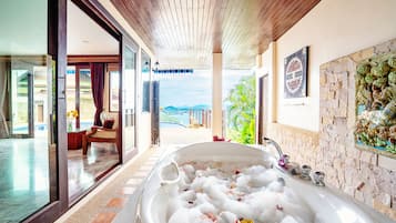 1 Bedroom Grand Pool Villa | Banheira de hidromassagem particular