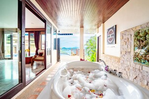 1 Bedroom Grand Pool Villa | Banheira de hidromassagem privativa