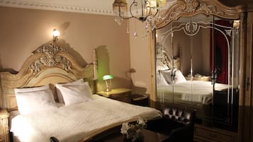 Quarto Individual Empresarial, 1 cama king-size, não fumadores | 1 quarto, minibar, cofre no quarto, secretária