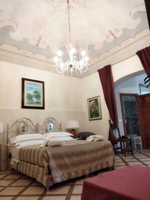 Quarto casal superior, para não fumantes, vista para o pátio | Roupas de cama premium