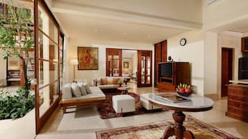 3 Bedroom Pool Villa (Fabreya) | Sala de estar | Televisor de ecrã plano de 32 polegadas com canais por cabo, Smart TV