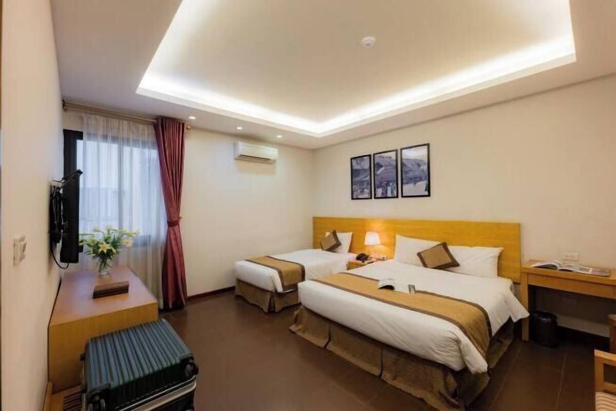 2 quartos, minibar, cofre com capacidade para portátil, secretária