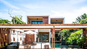 3 Bedroom Pavilion Beach Front Pool Residence | Exterior