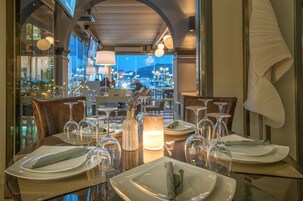 Café da manhã com buffet grátis todos os dias