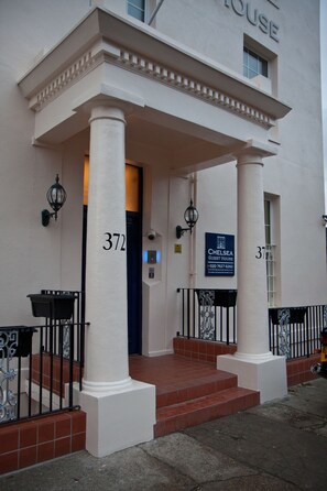 Chelsea Guest House, London: Info, Photos, Reviews | Book at Hotels.com