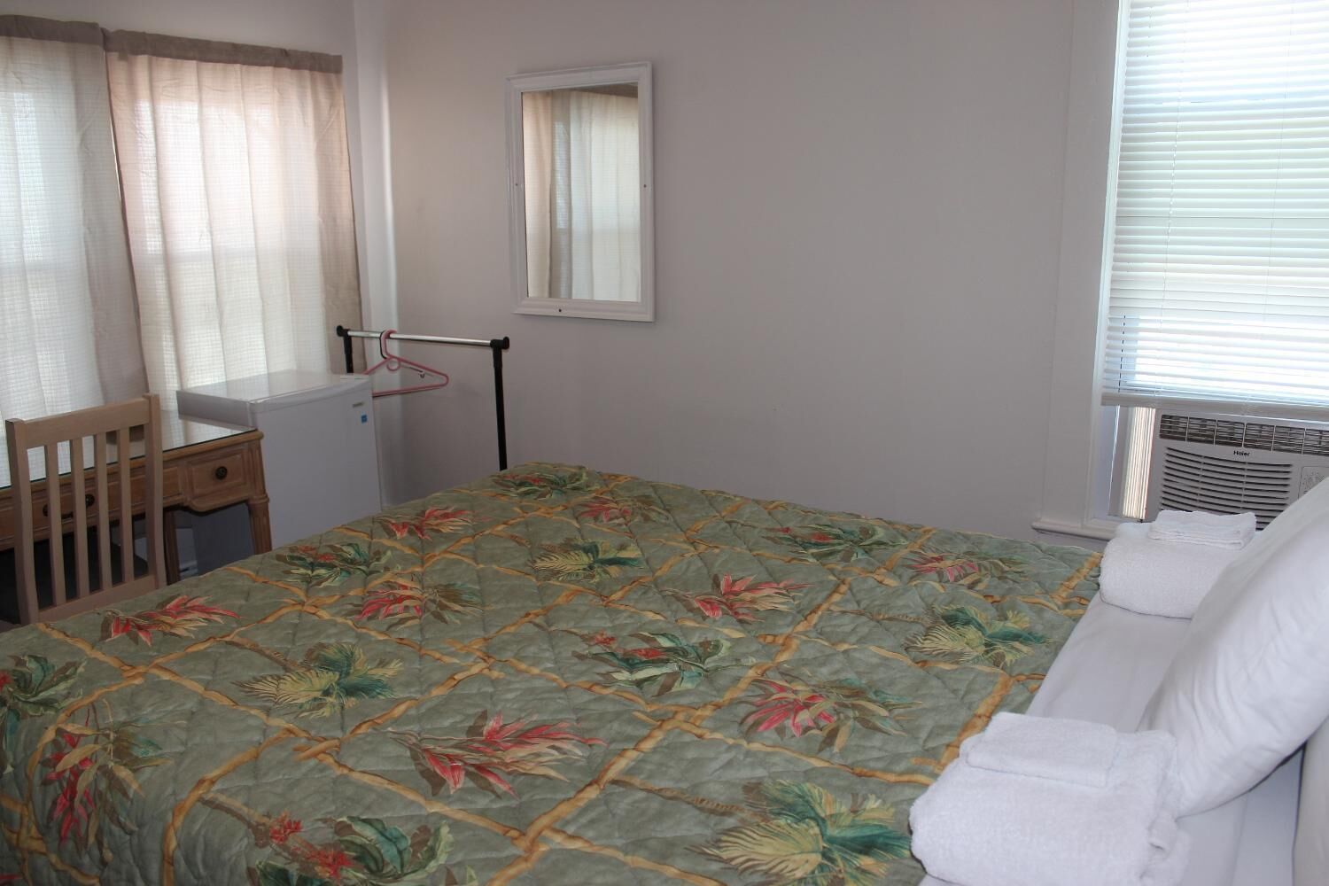 Ferro/tábua de engomar, Wi-fi grátis, roupa de cama fornecida 