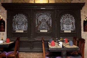 Café da manhã, almoço e jantar; culinária internacional 