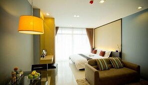 Studio Double Room | Cofres nos quartos, individualmente decorados