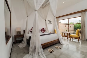 Vila conforto, 1 quarto, piscina particular | Roupas de cama premium, frigobar, cofres nos quartos, escrivaninha
