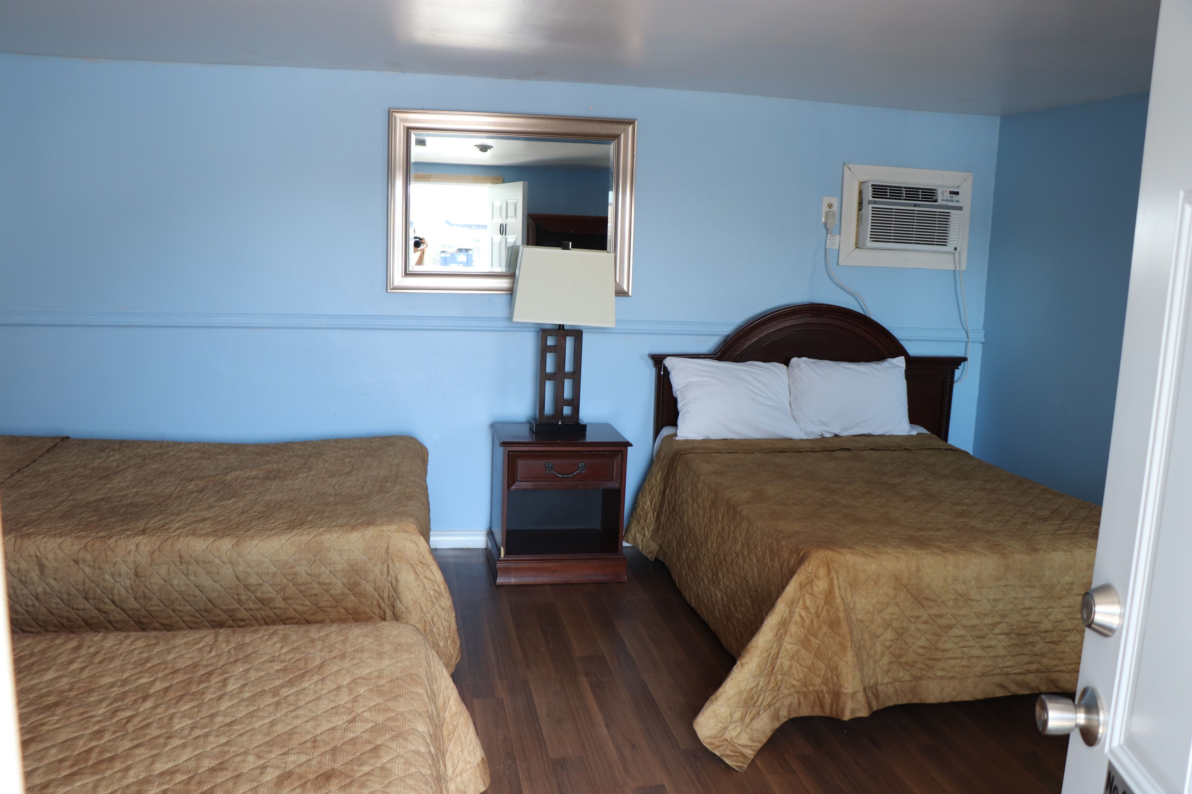 Falcon Inn in Niagara Falls: Reviews, Deals, and Hotel Rooms on Hotels.com