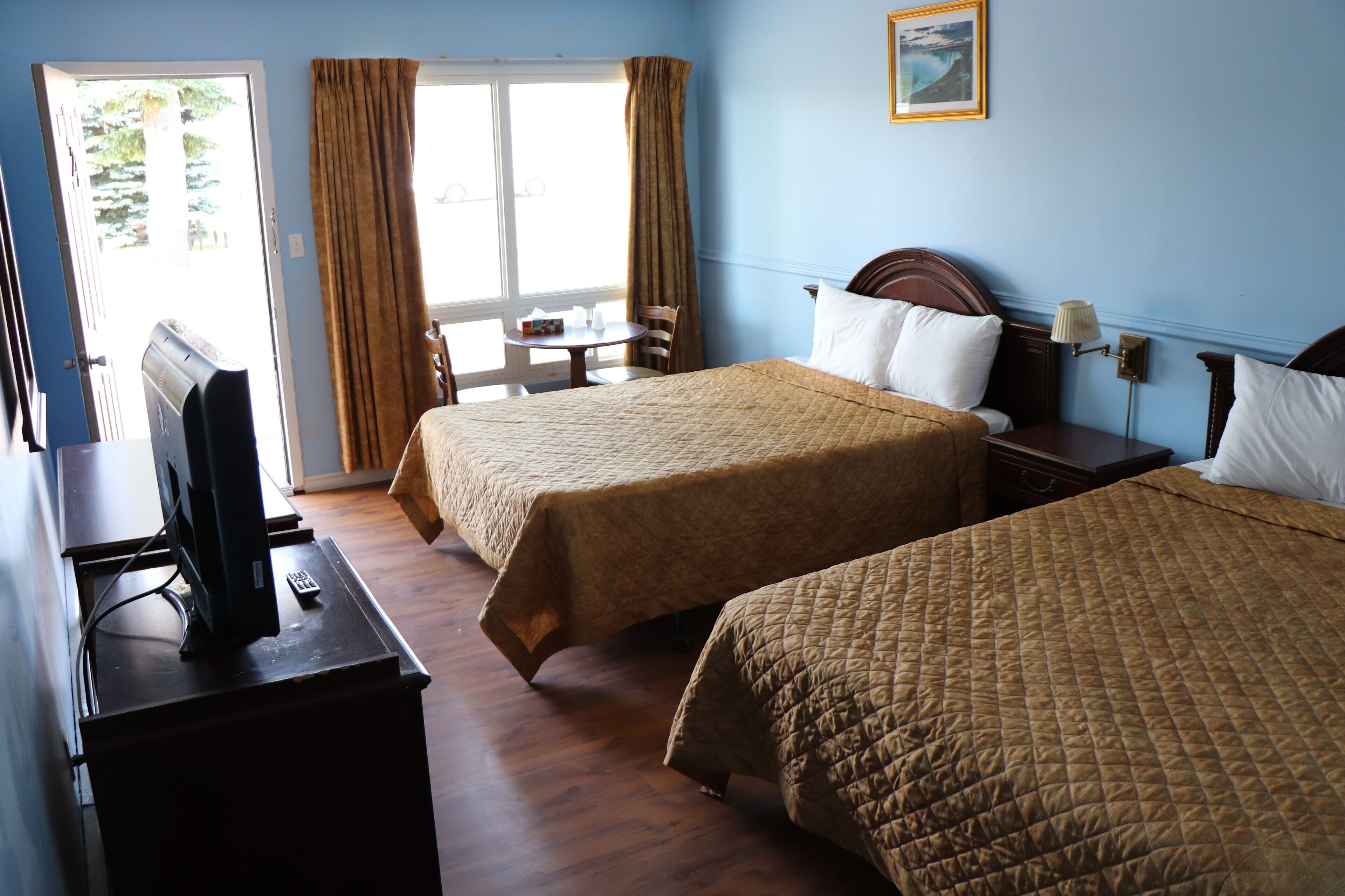 Falcon Inn in Niagara Falls: Reviews, Deals, and Hotel Rooms on Hotels.com