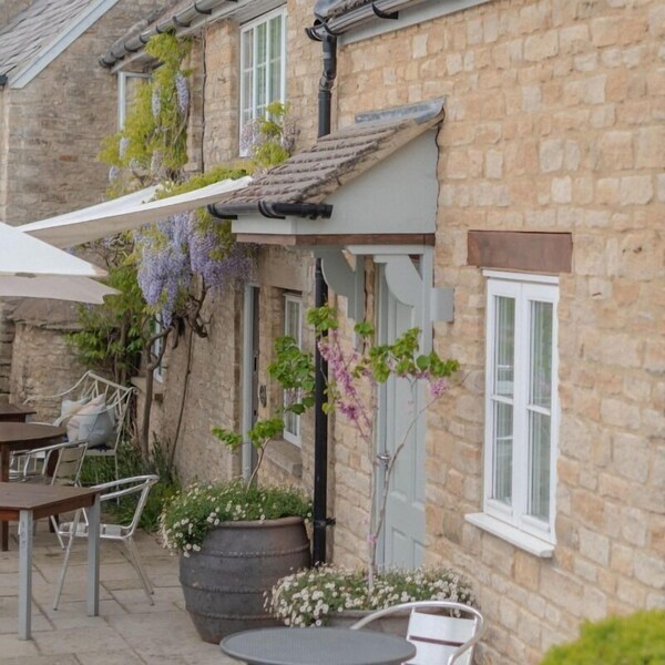 Bell At Hampton - Oxfordshire