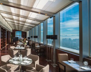 3 restaurantes, pequenos-almoços servidos, cozinha chinesa