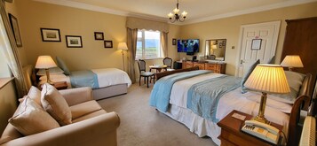 Quarto Triplo Deluxe, casa de banho anexa