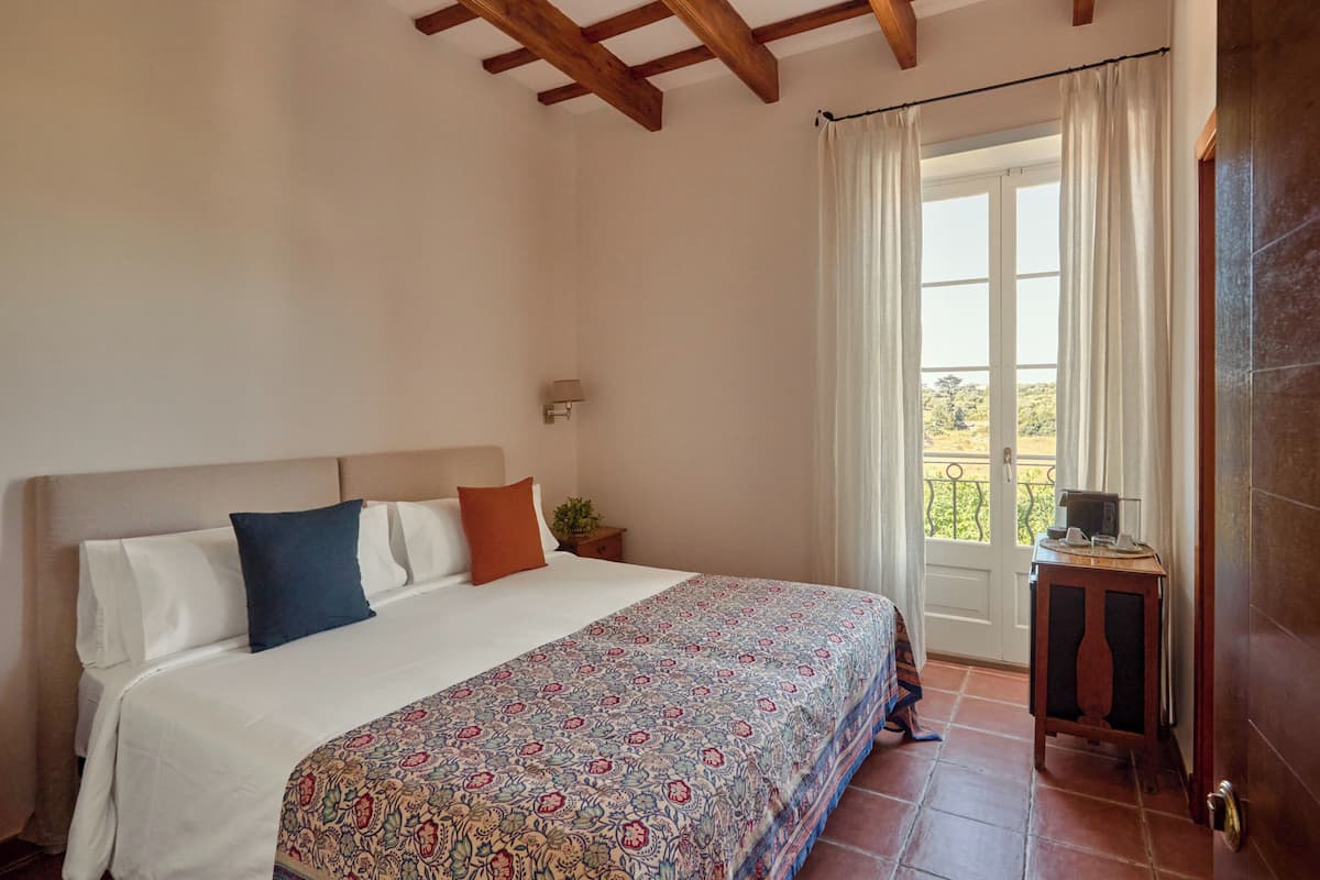 Quarto Duplo Deluxe | Cofre no quarto, Wi-fi grátis, roupa de cama fornecida 