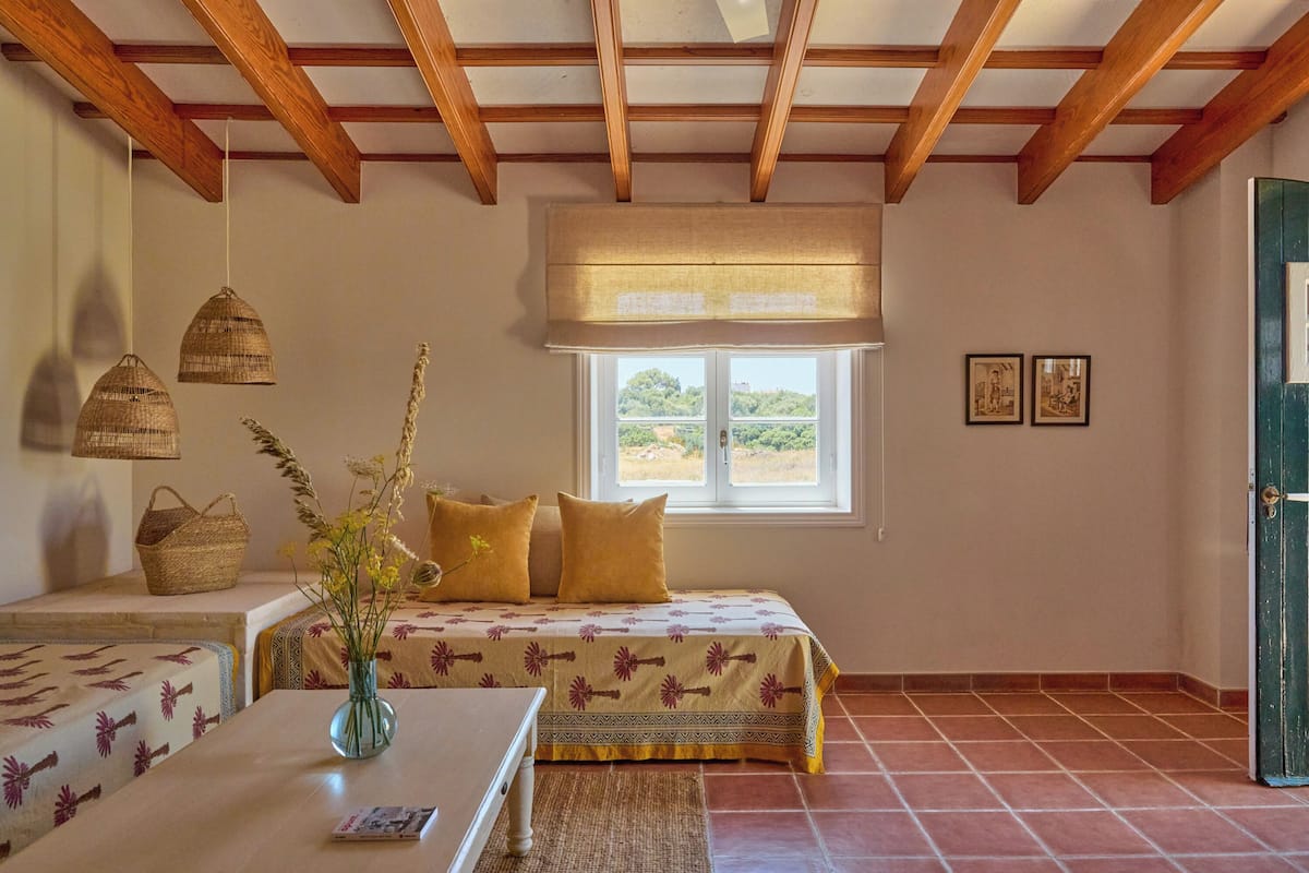 Suite Deluxe, vista para o jardim | Cofre no quarto, Wi-fi grátis, roupa de cama fornecida 