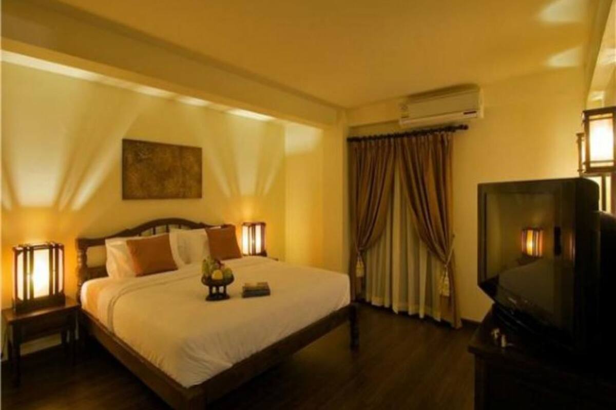 Quarto luxo | Cortinas blackout, quartos à prova de som, Wi-Fi de cortesia