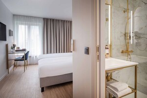 Quarto Twin Clássico (Homy) | Minibar, cofre no quarto, com decoração personalizada, secretária 