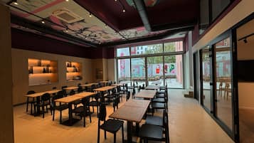 Café da manhã continental todos os dias mediante uma taxa