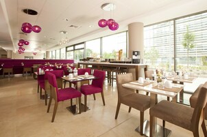 Café da manhã com buffet diário (EUR 20 por pessoa) 